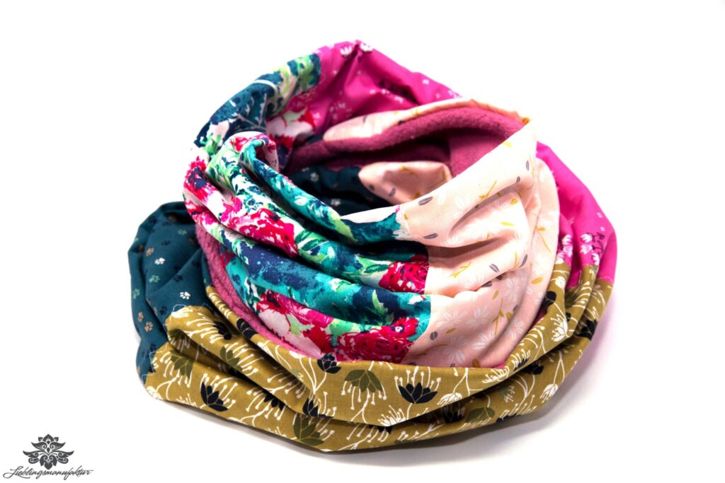 Blauer Schal Fleece-Loop im Patchwork-Design für den Winter