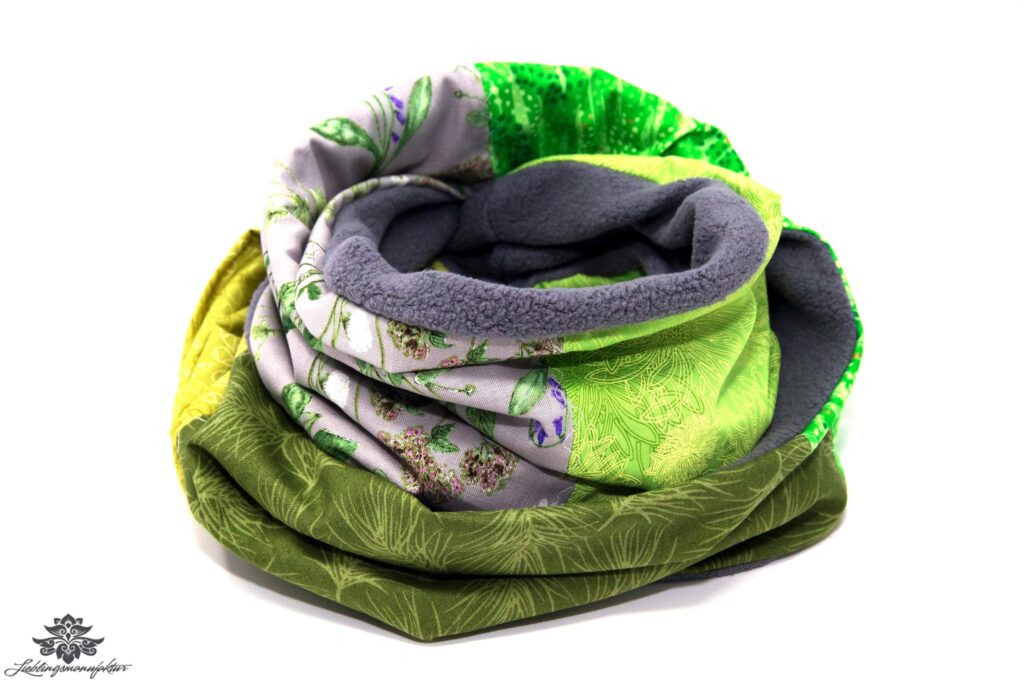 Blauer Schal Fleece-Loop im Patchwork-Design für den Winter